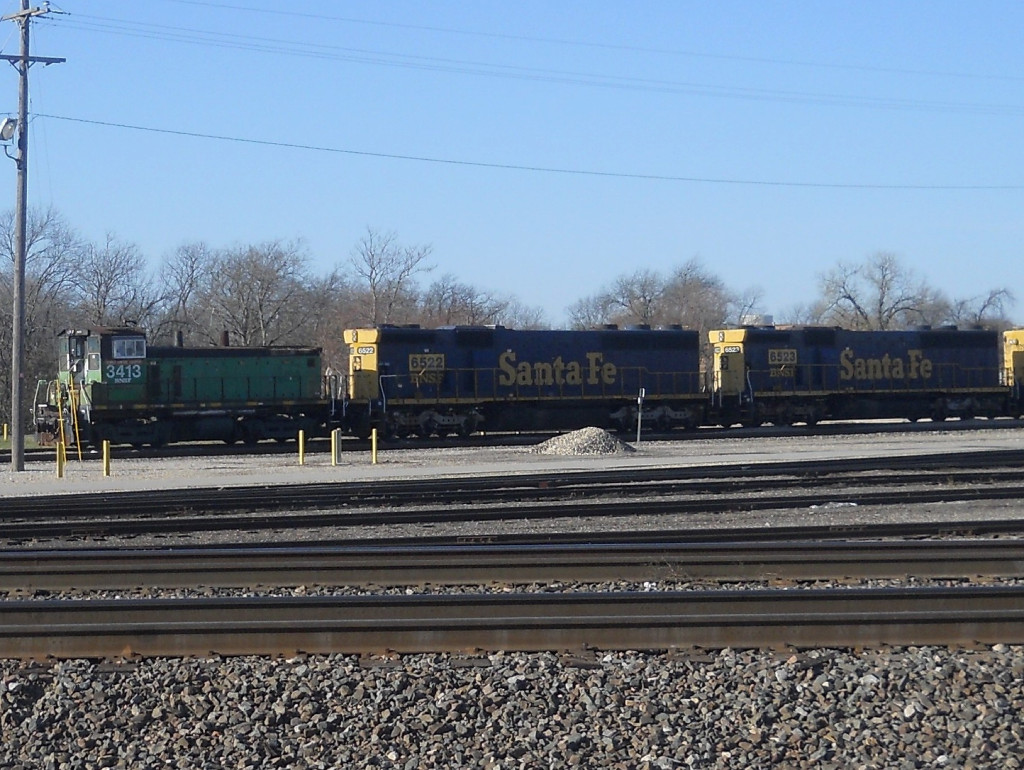 BNSF 3413 BNSF 6522 BNSF 6523 11Mar2011 In the yard